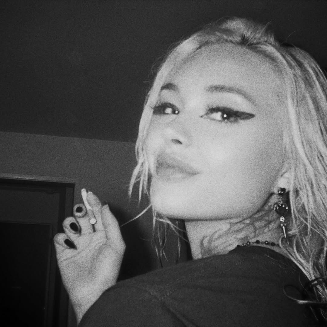 See Violet Jane’s visuals for new song, “but do i wanna?” – Aipate