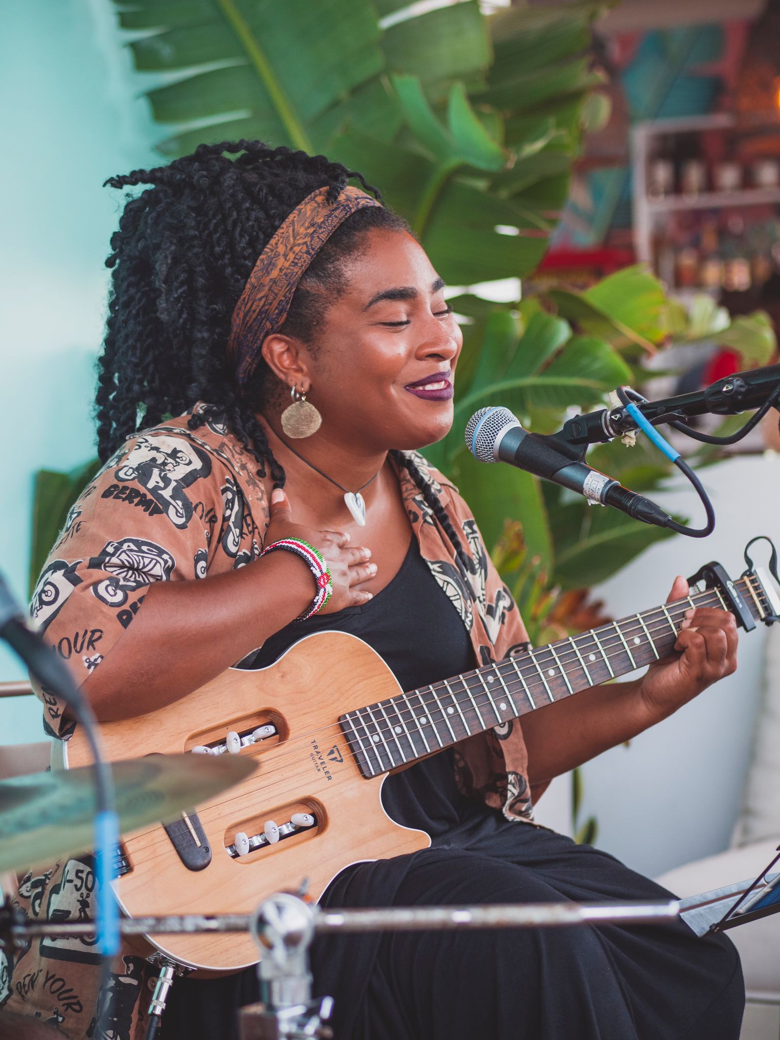 Newcomer Hana Bushara delivers “No Label” single & video – Aipate